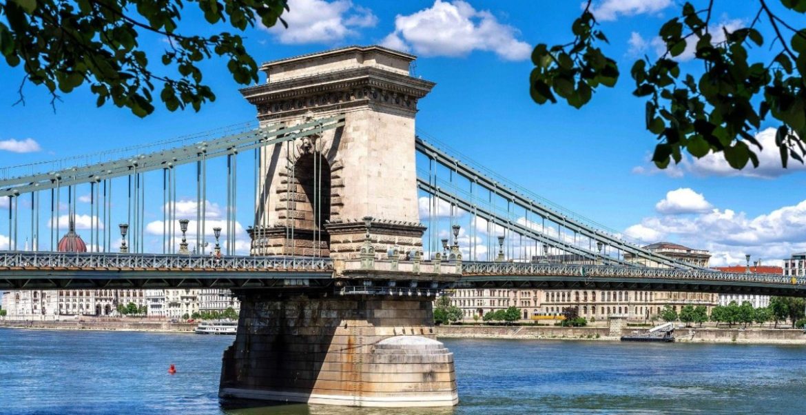 Connecting Buda and Pest: The Story of the Chain Bridge – MyBuda